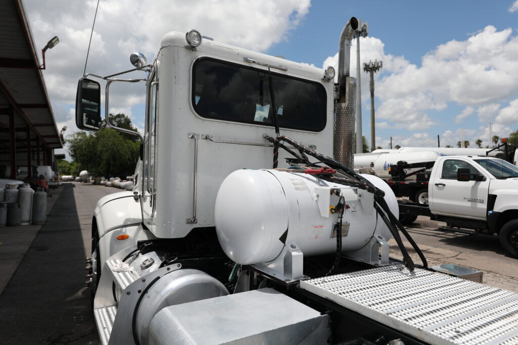 Hino Gas Revolutionizes the Road with the 2 FuelTech System: Cutting ...